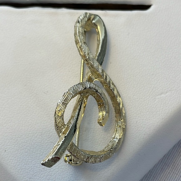 Jewelry | Vintage Gold Tone Treble Clef Brooch Smooth And Ridged Euc ...